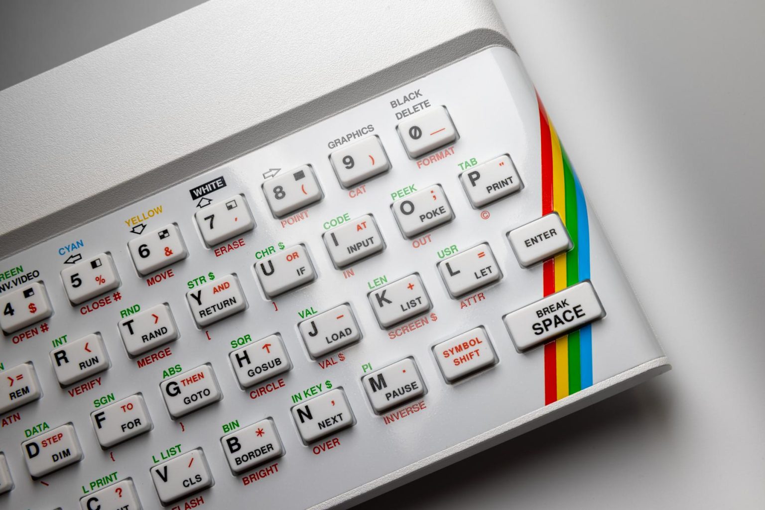 The Spectrum White Edition: ZX Spectrum kehrt als Retro-Remake zurück ...